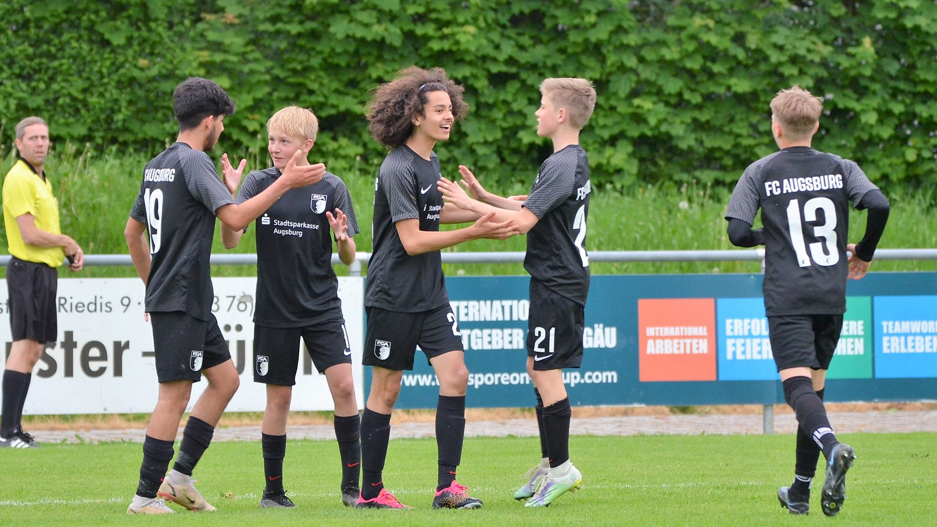 U15, U13 und U11 reisen zum Cordial Cup nach Tirol | FC Augsburg