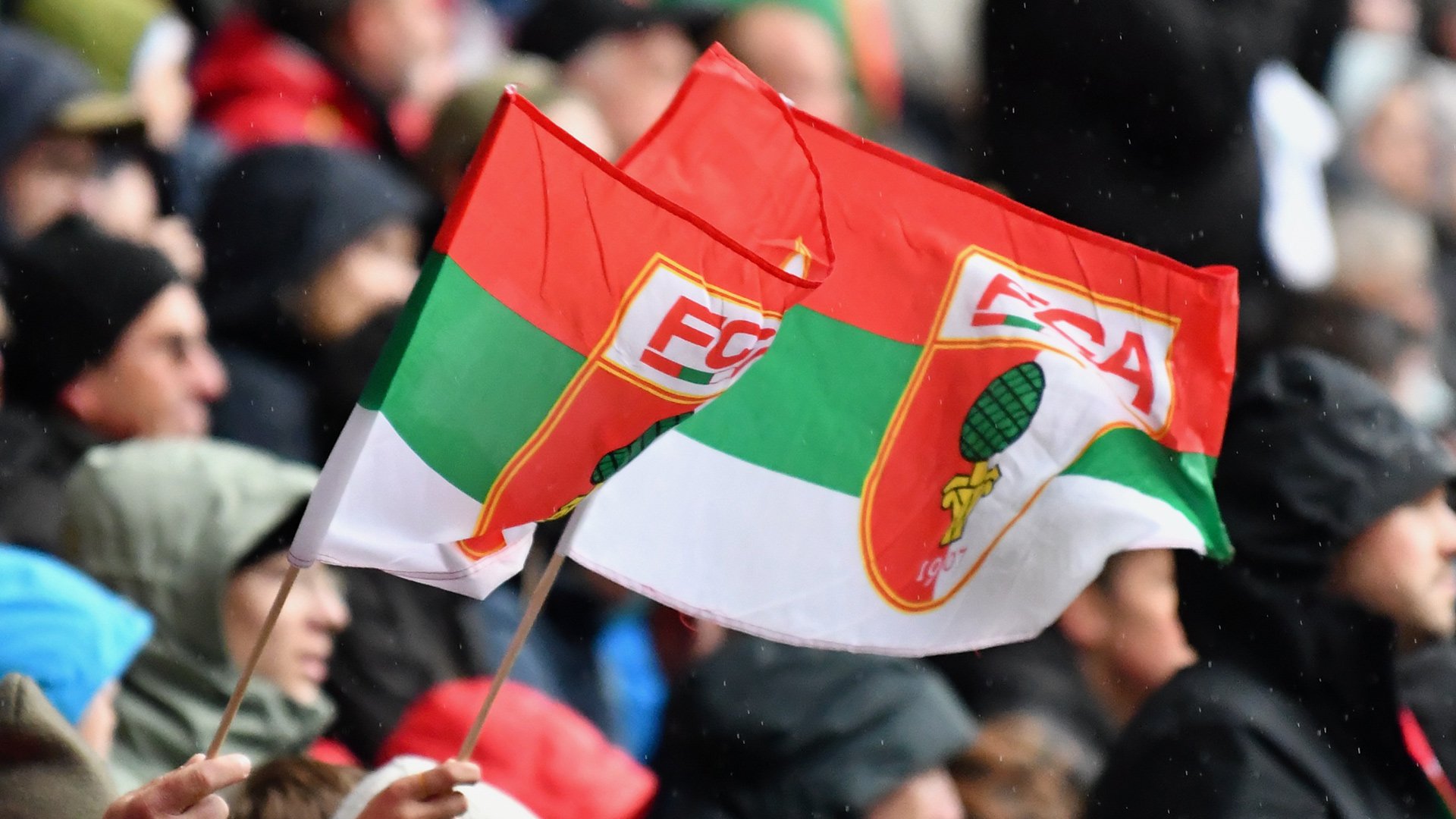 FCA-Hymne „Rot, Grün, Weiß“ jetzt auch zuhause streamen | FC Augsburg