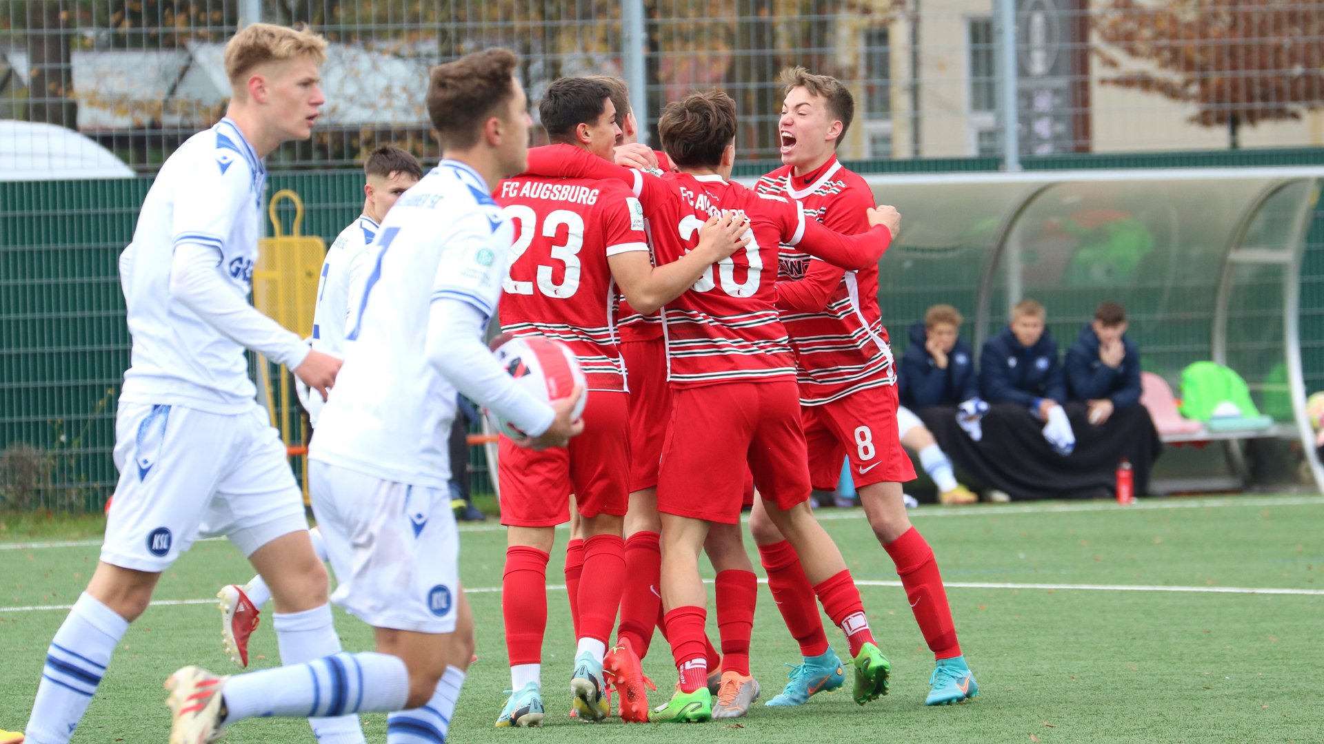 3:1 gegen den KSC: U17 feiert ersten Heimsieg der Saison! | FC Augsburg 3:1 gegen den KSC: U17 feiert ersten Heimsieg der Saison! | FC Augsburg