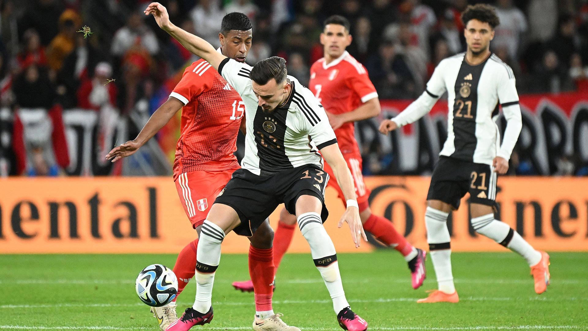 Berisha feiert Debüt in der DFB-Elf | FC Augsburg