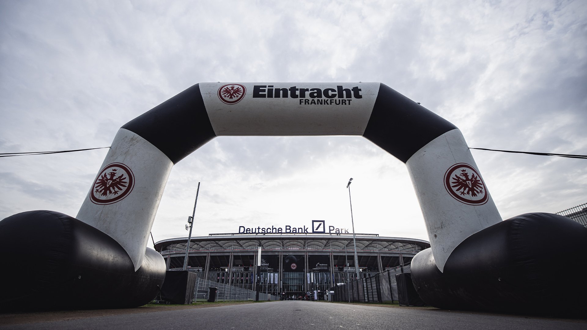 Im Bus-Konvoi zum Auswärtsspiel nach Frankfurt | FC Augsburg