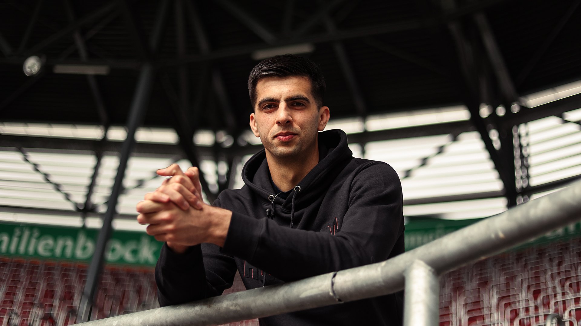 EM-Fahrer und Rockfan: Labrović im Porträt | FC Augsburg