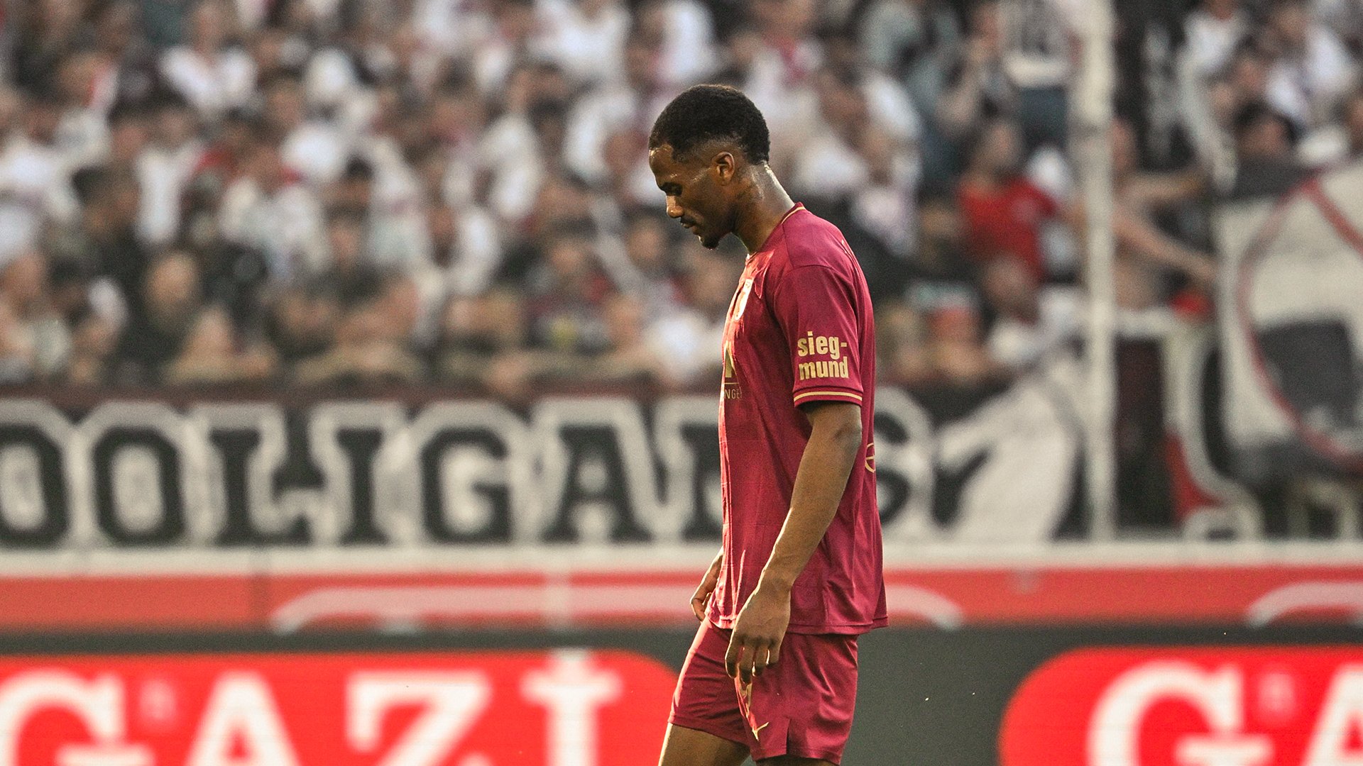 Vier Spiele Sperre für Samuel Essende | FC Augsburg