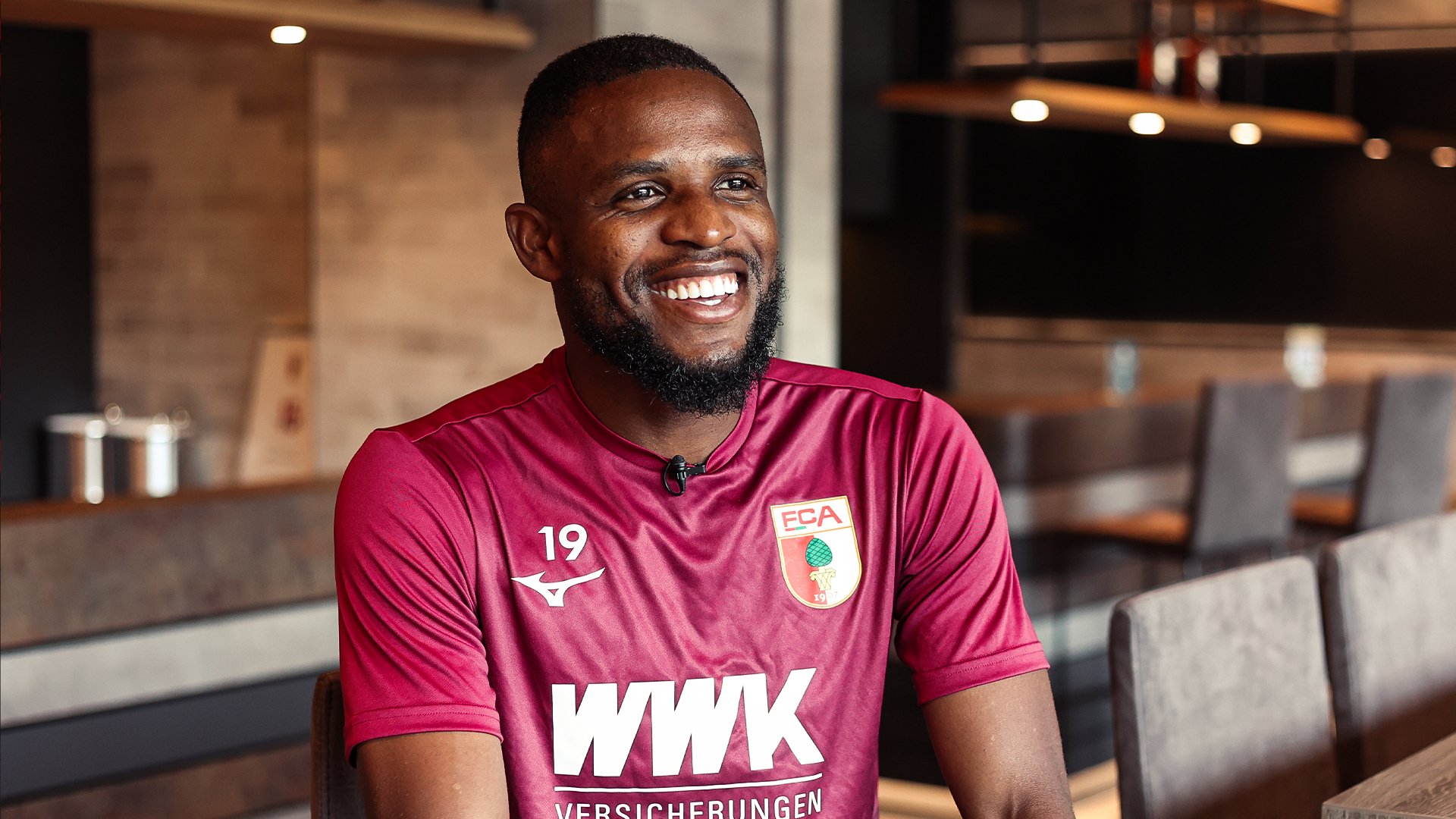 Onyeka im Interview: "Ich bin ein Fighter" | FC Augsburg